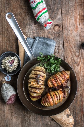Hasselback Kartoffeln mit ungarischer Salami, getrüffeltem Pecorino ...