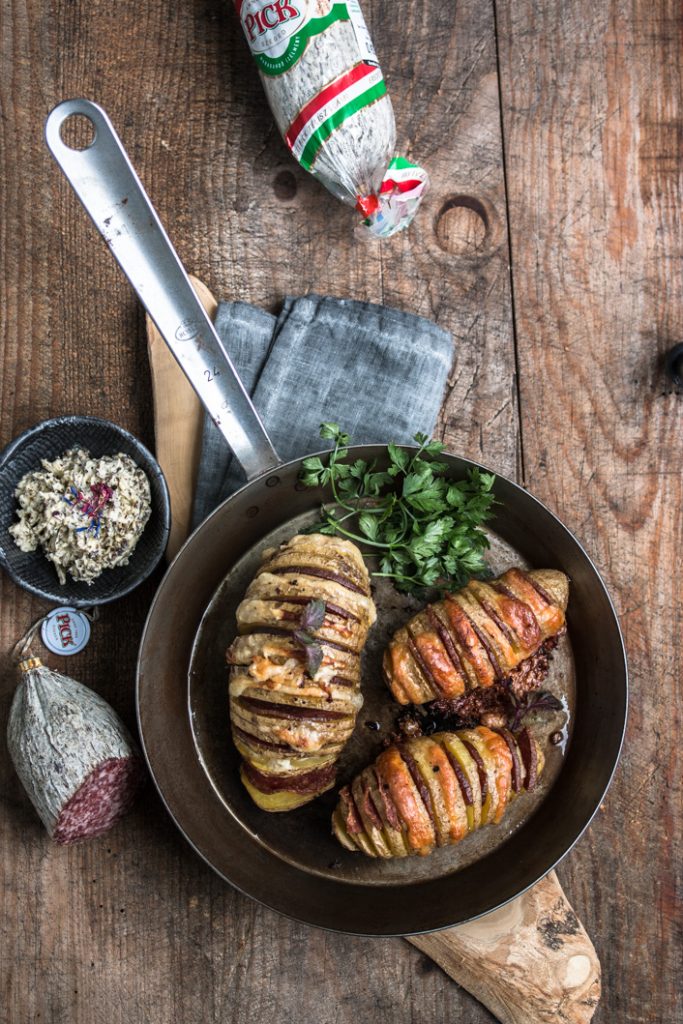 Hasselback Kartoffeln mit ungarischer Salami, getrüffeltem Pecorino ...