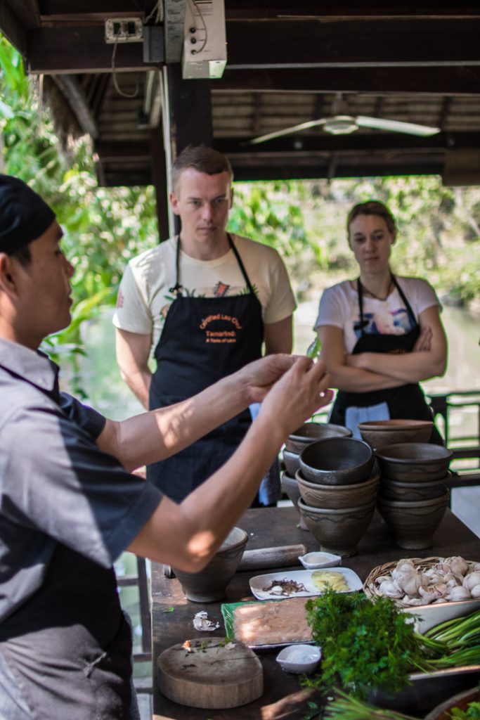Kochen im Dschungel - die schönste Kochschule in Laos - Dinner um Acht
