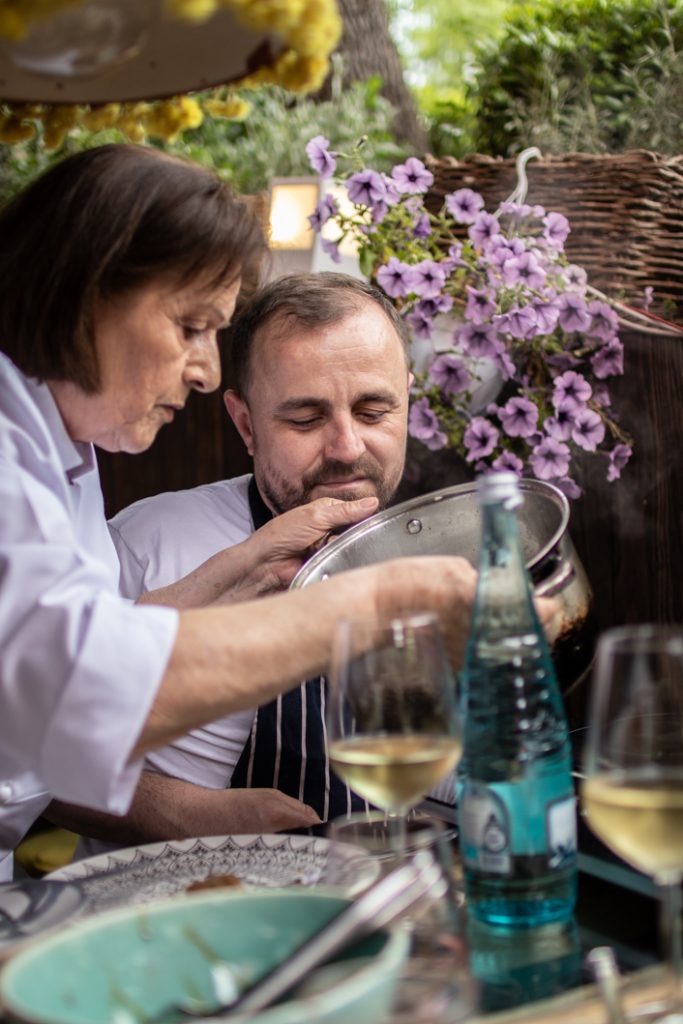 Mullixhiu, Tirana – ein Tag mit zwei albanischen Ikonen: Tefta Pajenga ...